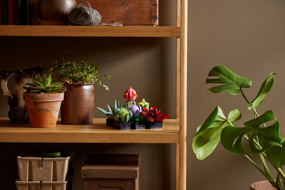 Meriah Raya Dengan The LEGO Group memperkenalkan dua set baharu koleksi ...