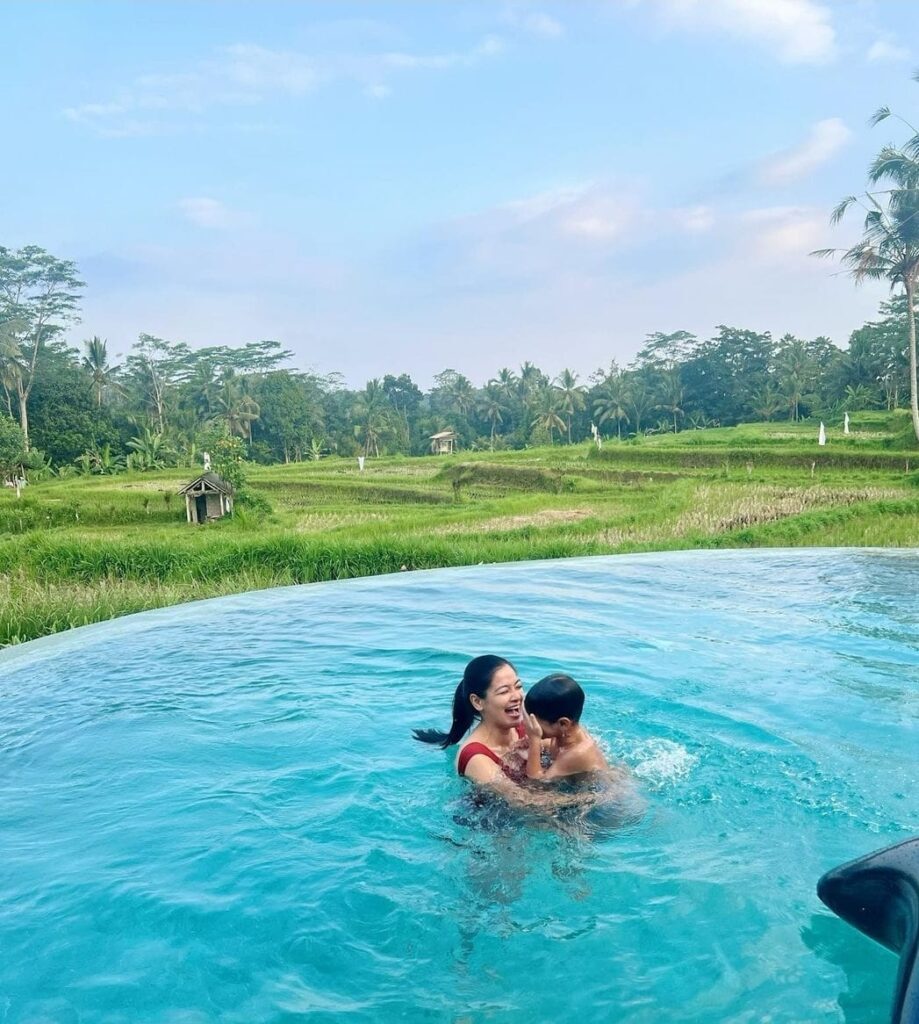 Terbentang Sawah Padi, Dekorasi Ala Resort Rumah Mentua TITI KAMAL Buat Netizen Terpesona!