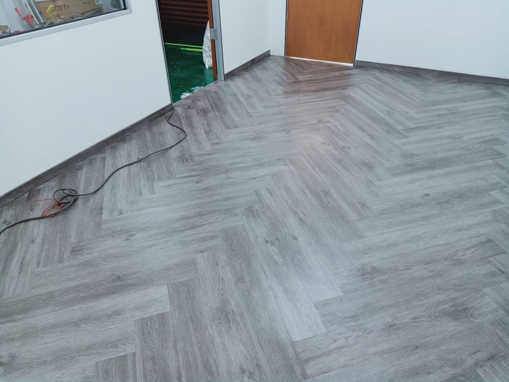 Makeover Lantai Simen Ala-Ala Herringbone Stail, Guna Vinyl Sticker ...