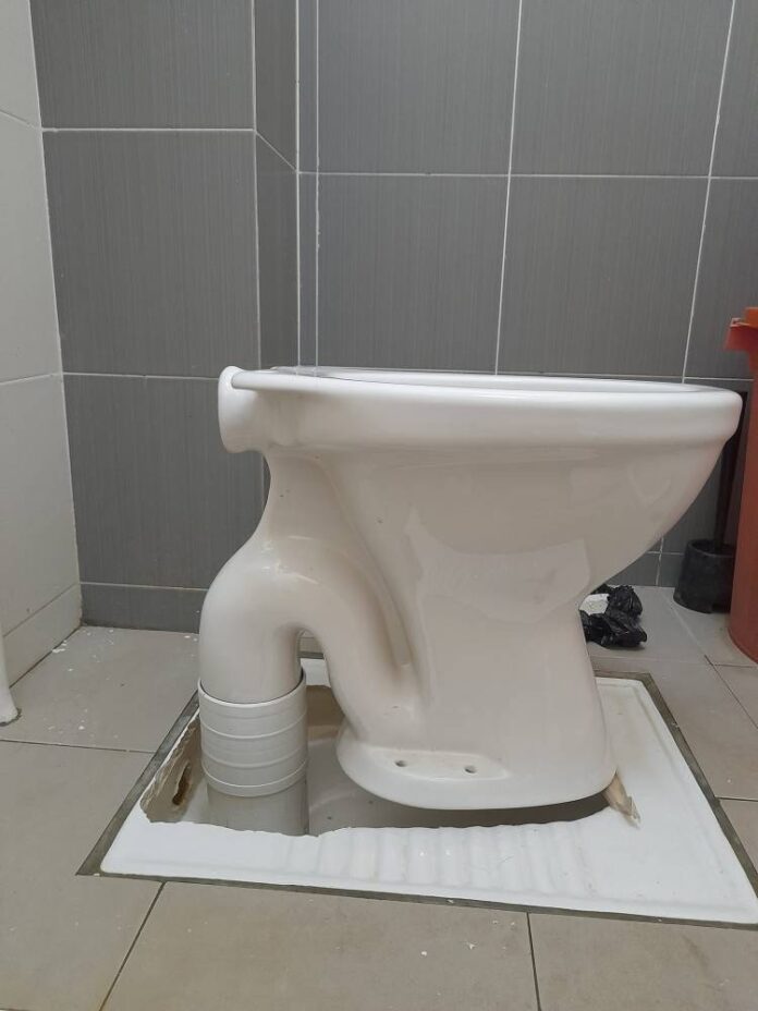 DIY Tukar Tandas Cangkung Ke Tandas Duduk, Jimat Kos Tak Perlu Pecah Jubin!